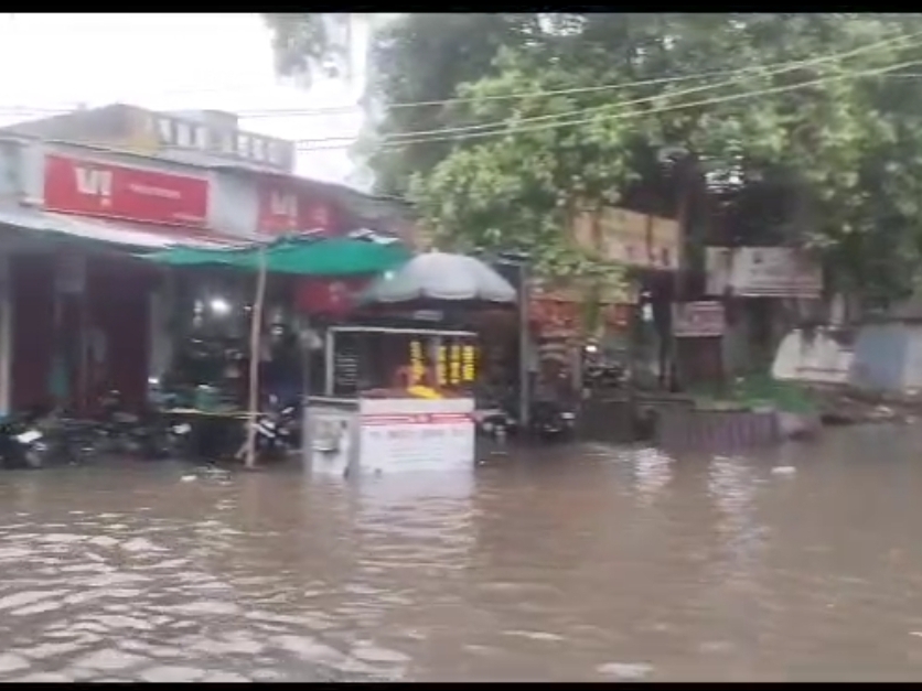 Bharuch and Wagra received 1.5 inches of rain in one and a half hours ...