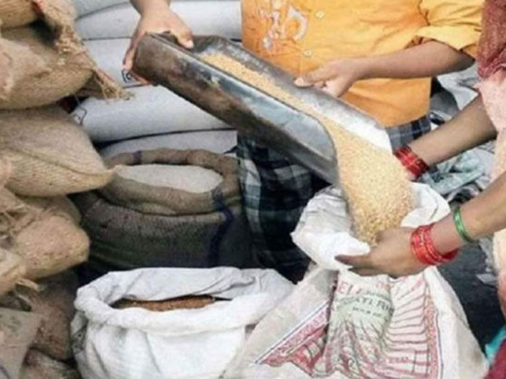 Permanent cancellation of licenses of 8 delinquent cheap grain shops, Rs.17.88 lakh fined ...