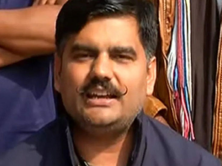 CDRs of 28 mobiles were presented in the raid; An Angadia firm and four ...