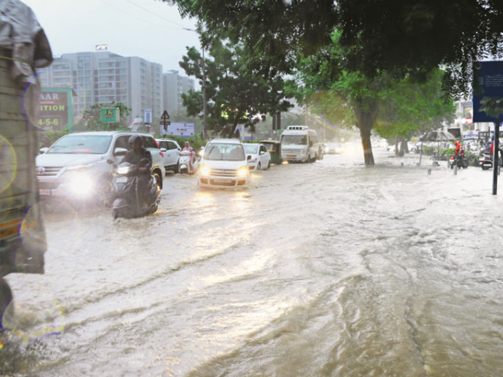 66% people get stuck in traffic due to waterlogging during rain | પાણી ...