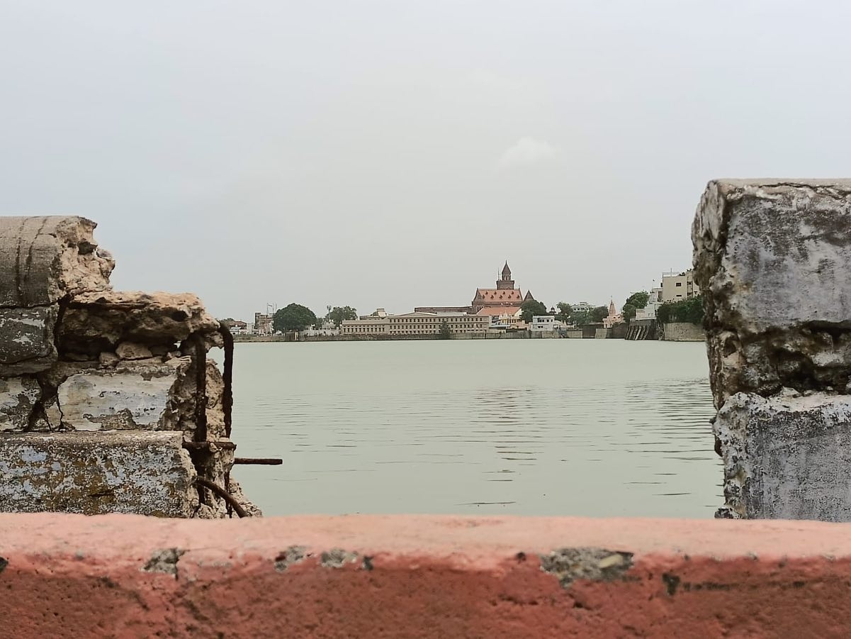 Bhuj's Hamirsar Lake was felicitated by the Mayor for the second year ...