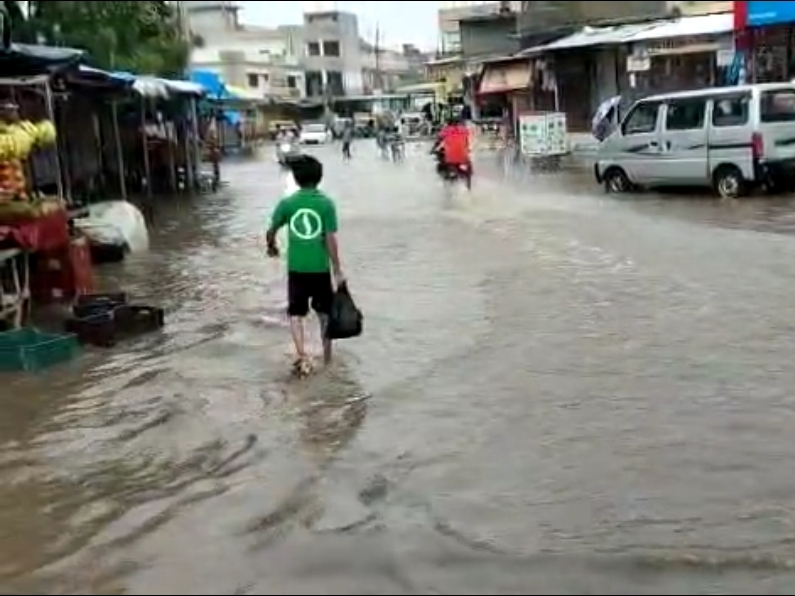 Light showers between early morning and cloudy skies; In 24 hours, 130 ...