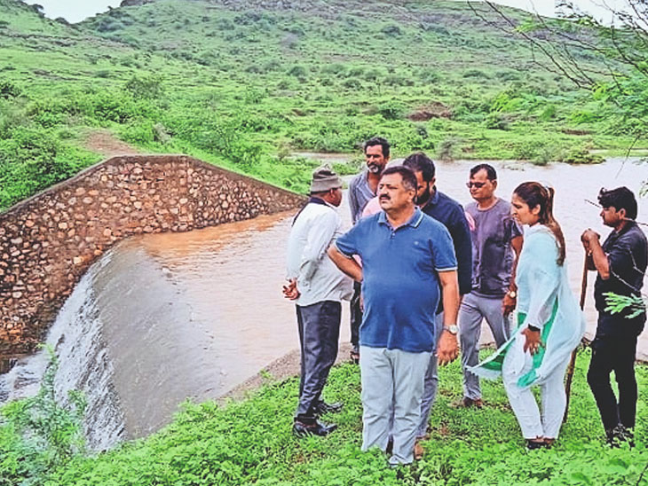 In Dhoraji's Chichod, the check dam overflowed, embankments weakened ...