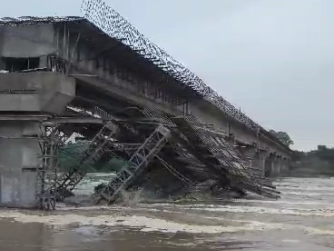 The structure of the nine construction bridge between Khedana Dedarda ...