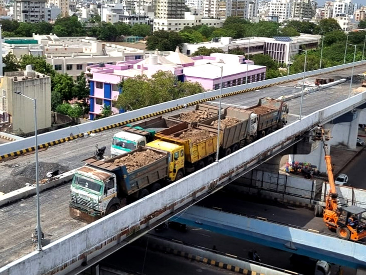 Bridge lifted the burden of the exam; 6 trucks loaded with 180 tons ...