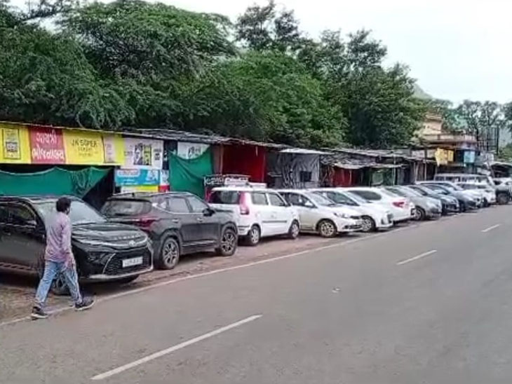 Shopkeepers observed bandh in Pavagadh foothill-bus stand area on the ...