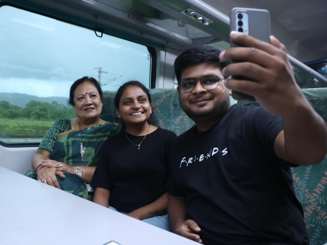 Flying Rani Express train connecting Surat to Mumbai launched with new ...