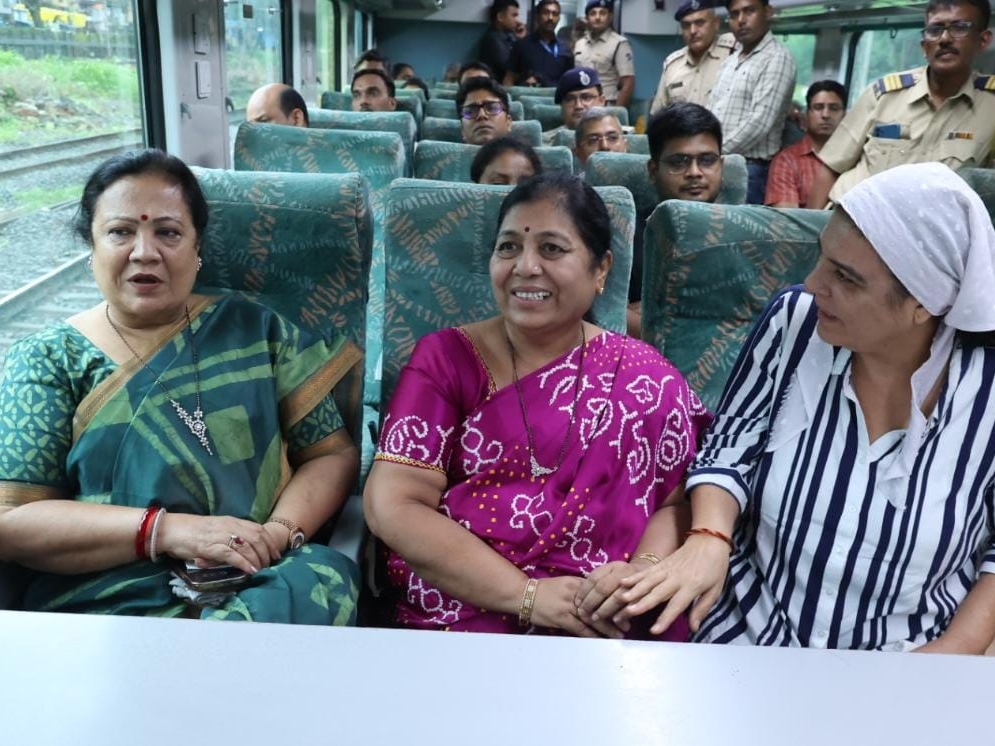 Flying Rani Express train connecting Surat to Mumbai launched with new ...
