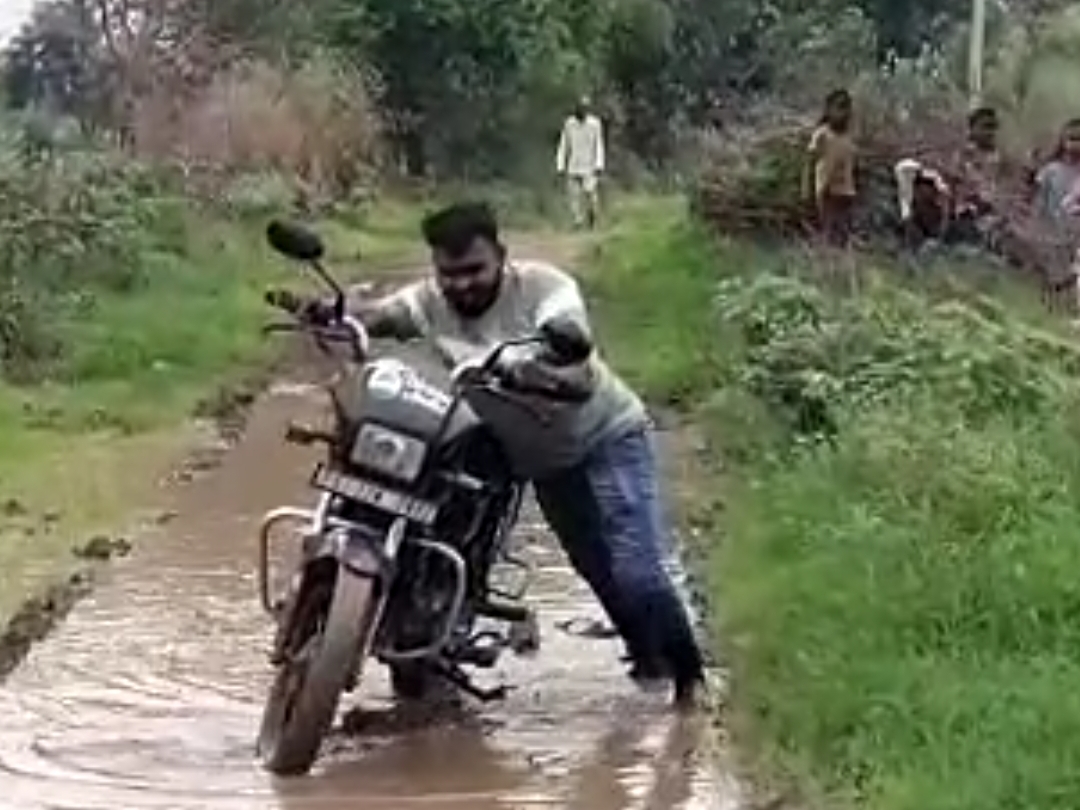 Alva village of Tilakwada has caused a lot of resentment among the ...