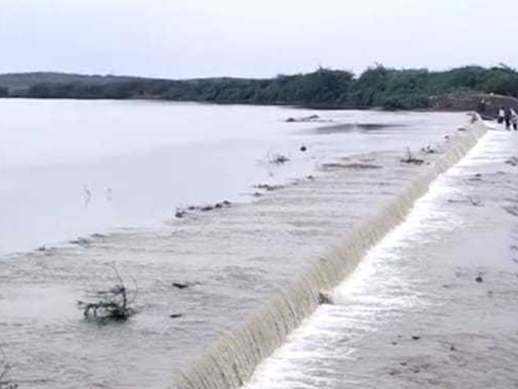 The Methala dam overflowed by farmers | અપના હાથ જગન્નાથ: ખેડૂતોએ ...