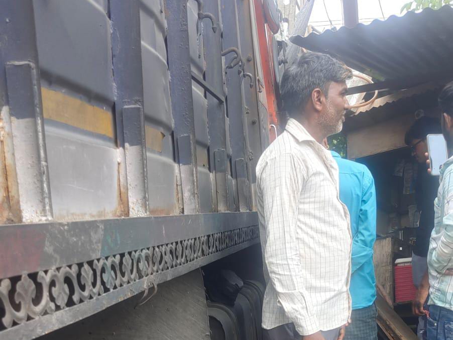 Bike damaged when truck loaded with rods hit bike near Chandanpura Chowk in Kadi; The wall of ...
