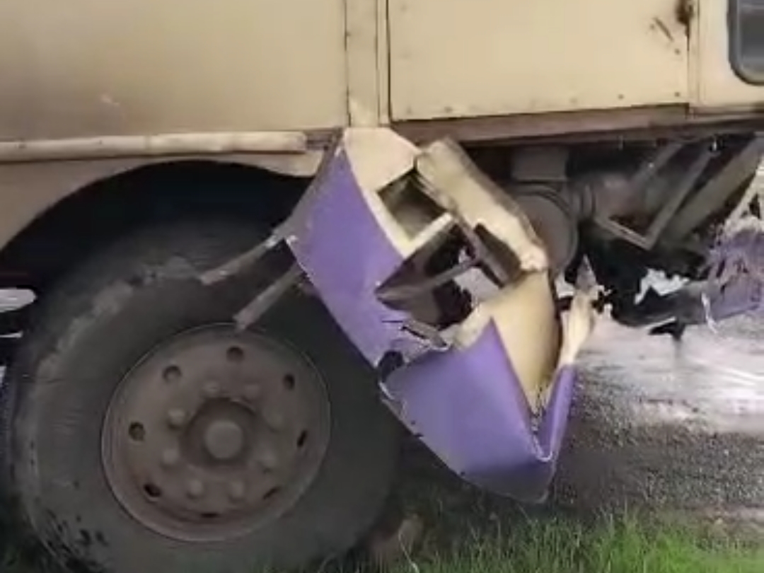 Accident between two government ST buses on Chikhli Fadvel road, driver ...