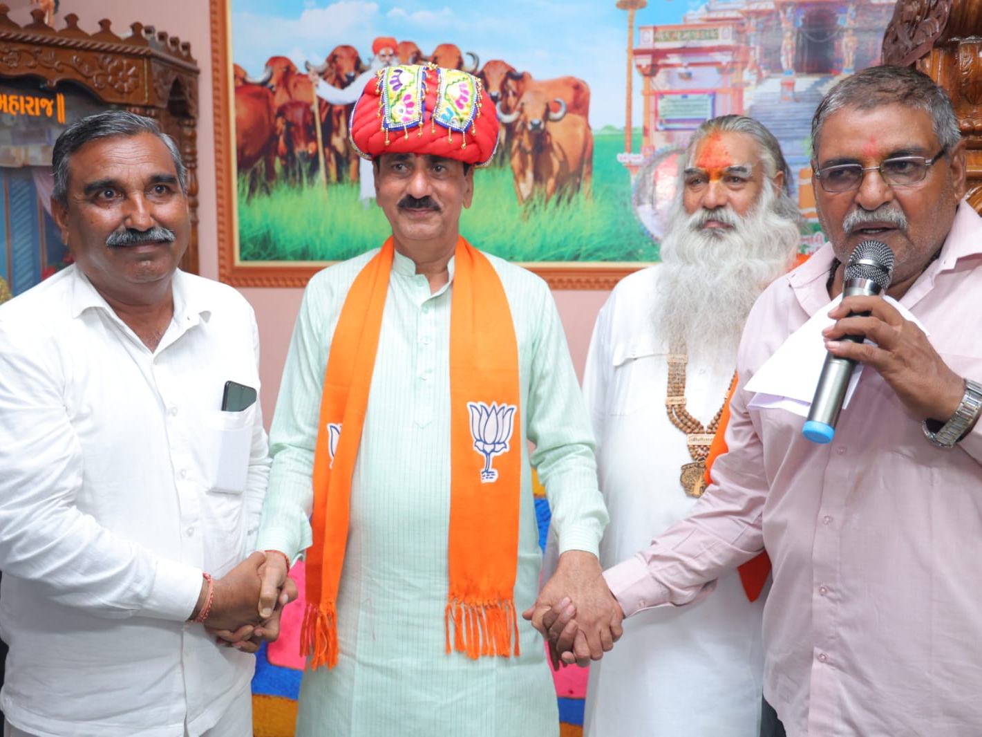 Rajya Sabha MP Babubhai Desai paid a visit to Dudhrej Vadawala temple ...