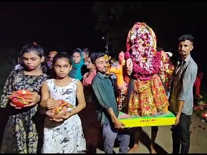 After the vigil at Ankleshwar, devotees bid farewell to Vajate Gajate ...