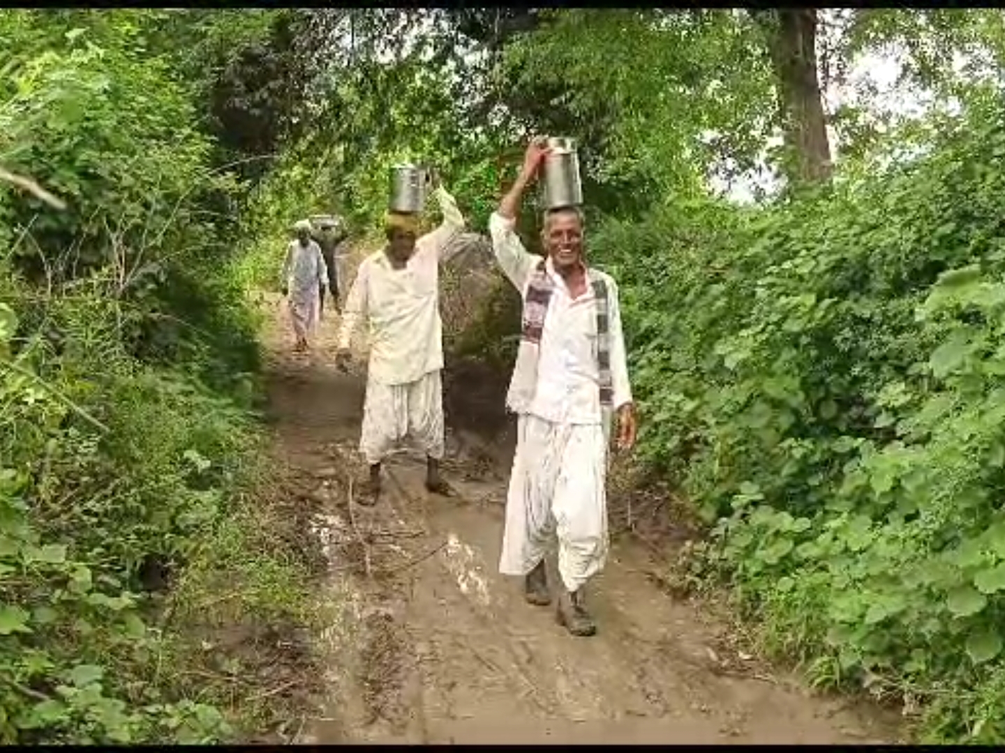 People of Disa's Kanjara village forced to walk in mud; No action on ...