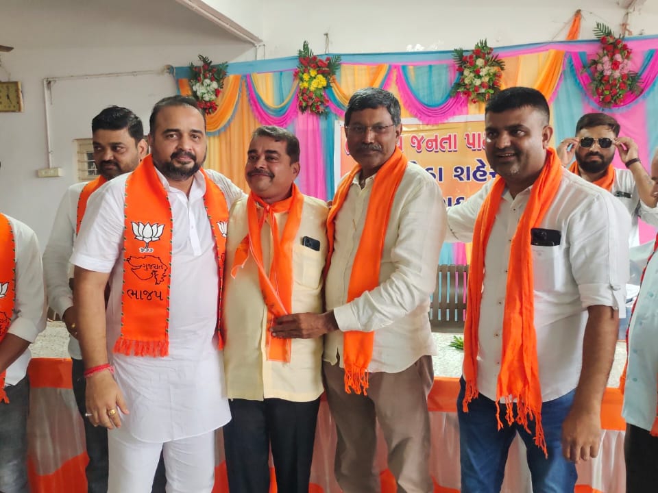 150 workers, including two Congress members from Mahudha Taluka ...