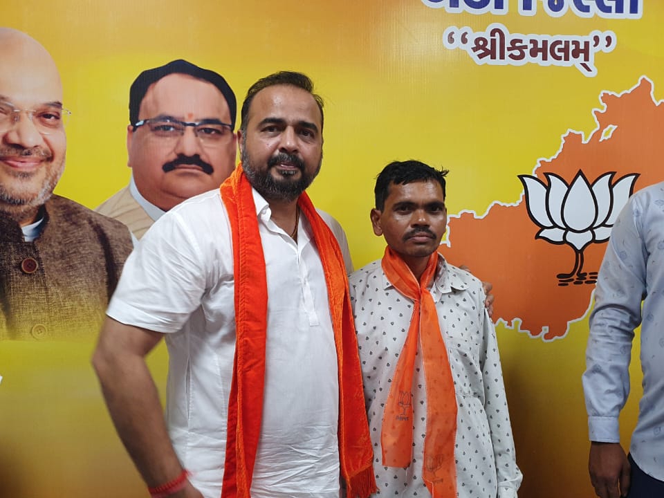 150 workers, including two Congress members from Mahudha Taluka ...