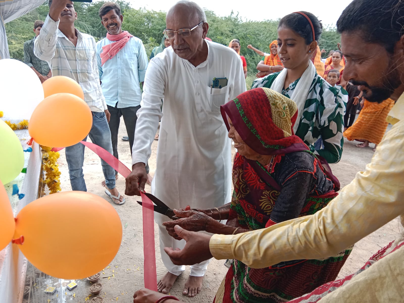 Army and police personnel were honored at Piplia (Dho) village of Chotila taluka | 'મારી માટી ...