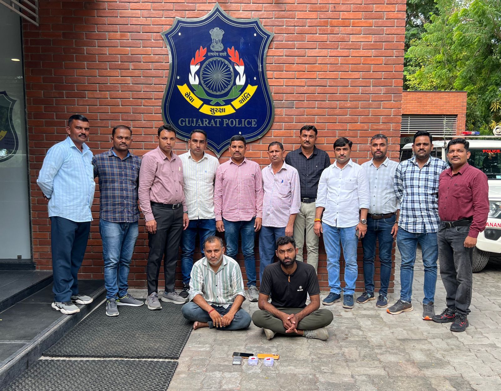 Two persons were caught with MD drugs worth 4.40 lakhs being carried in ...