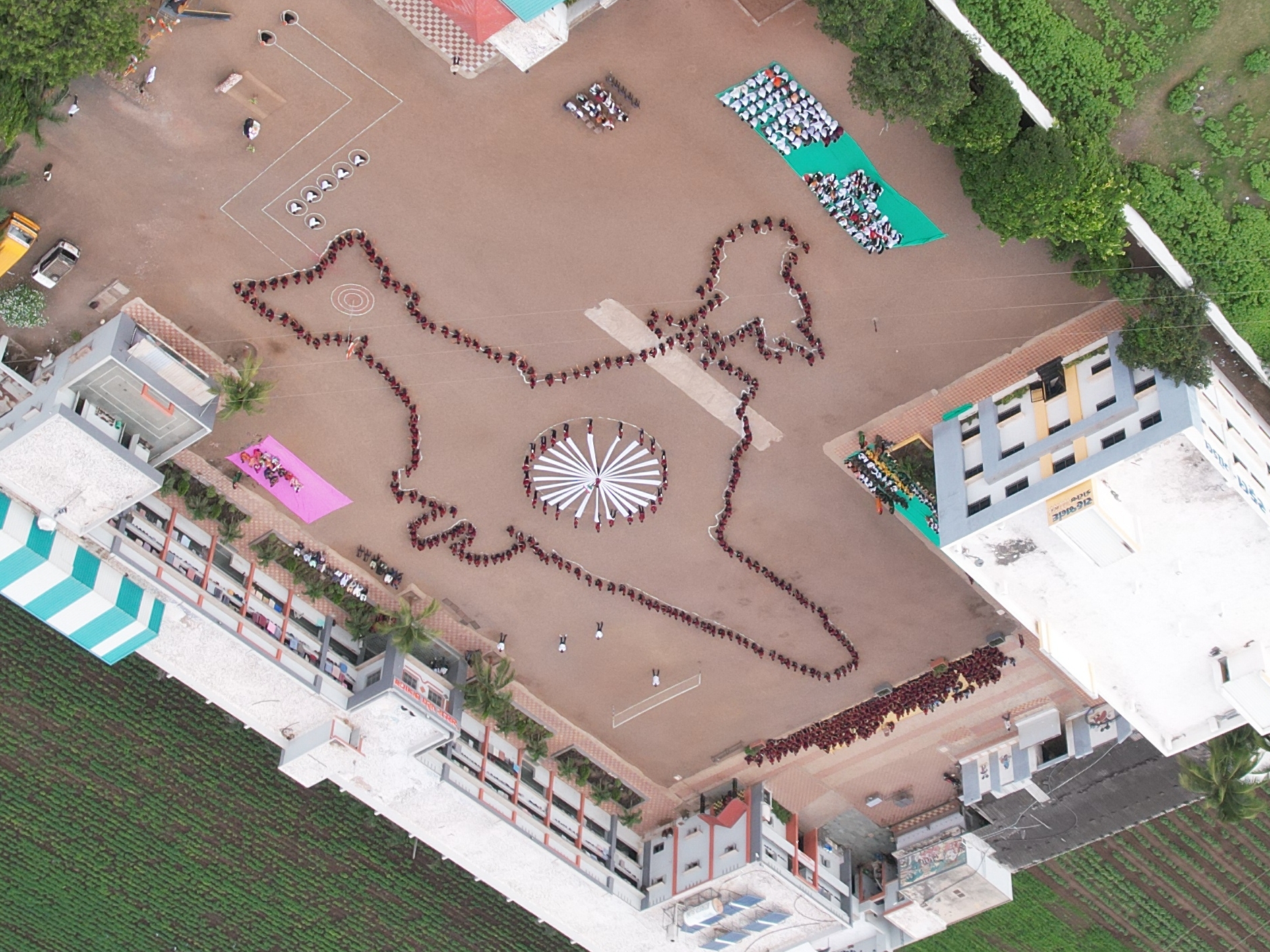 300 students of Jai Sardar School in Gondal created a map of India and ...