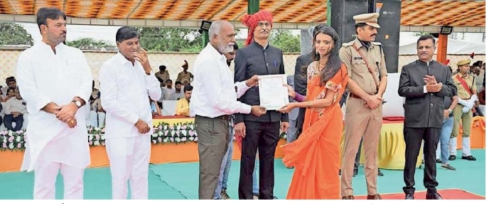 82 workers and organizations of the district were honored for their ...