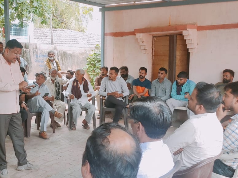 Farmers protested against the company's pipeline passing around Adesar ...