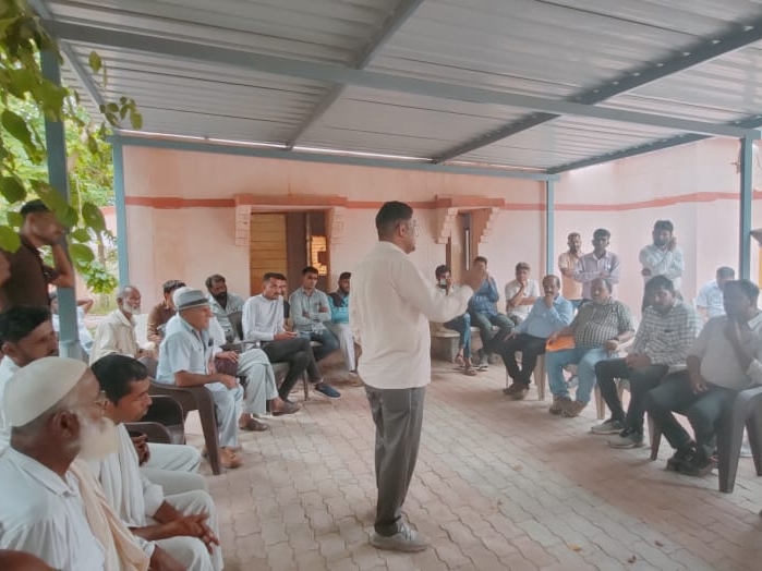 Farmers protested against the company's pipeline passing around Adesar ...