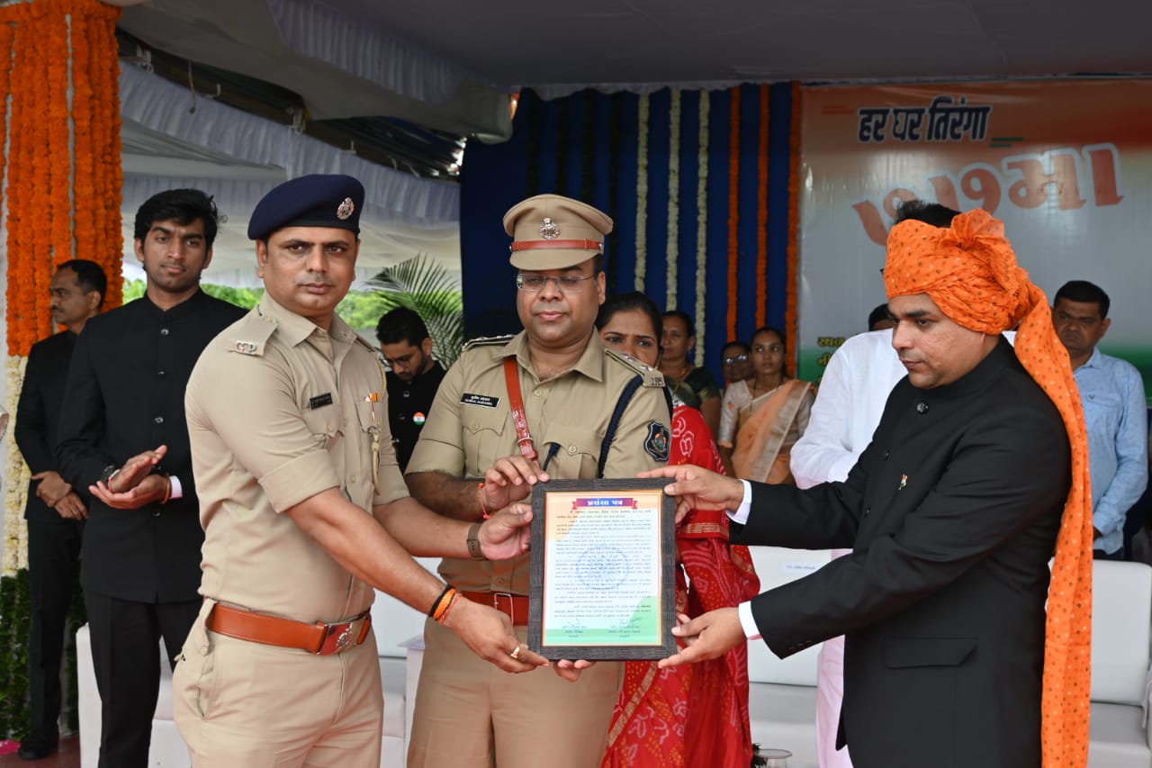 Navsari LCB PO.CO. Arjun Prabhakar Awarded Certificate of Merit | આયોજન ...