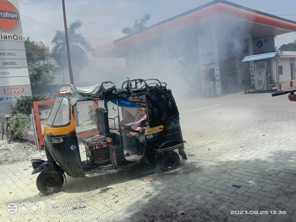 A rickshaw caught fire near a petrol pump on Dandi Road in Navsari ...