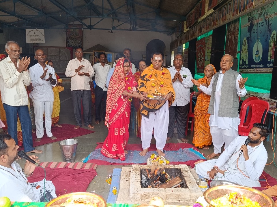 A devotional celebration was held at the Matileshwar Dham at Achhawani ...