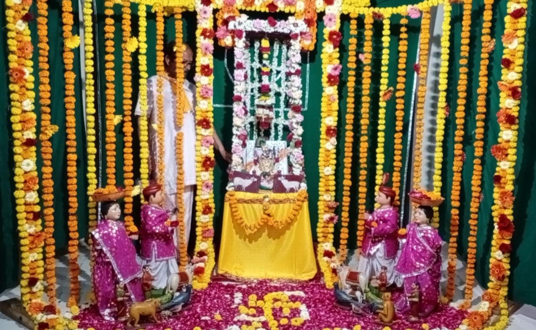 Vaishnavites enjoy the sight of the carousel at the oldest Vaishnava ...