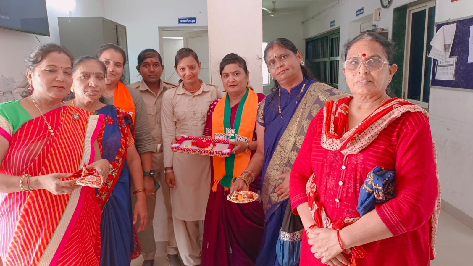 Rakshabandhan was celebrated in Talod | તલોદમાં રક્ષાબંધનની ઊજવણી કરાઇ ...