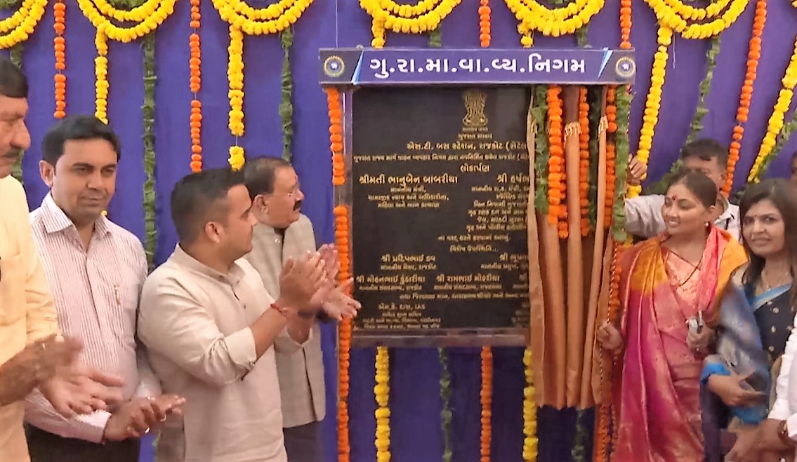 Gujarat government gifted connectivity of 10 new buses on the occasion ...