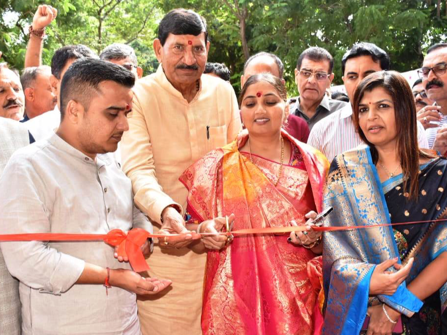 Gujarat government gifted connectivity of 10 new buses on the occasion ...