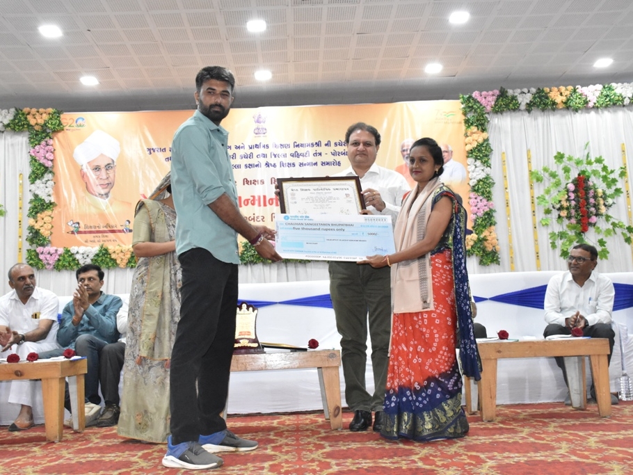 Meritorious teachers who performed best were honored with citations ...