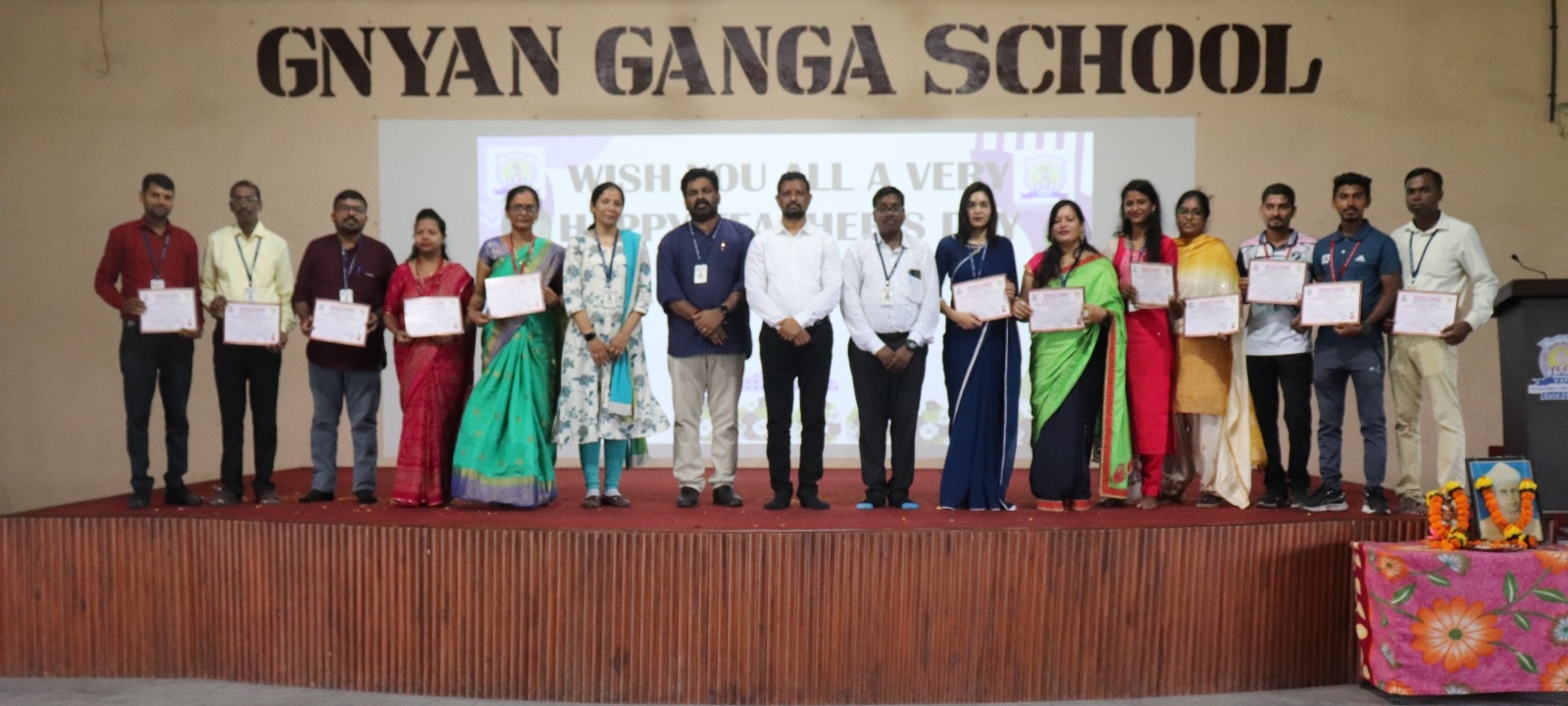 Teacher's Day was celebrated at Gyanganga School, Vapi Chiri | ઉજવણી ...
