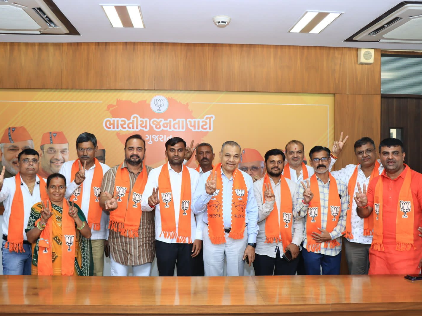 4 members of Matar Taluka Panchayat joined BJP and assumed kesariyo ...