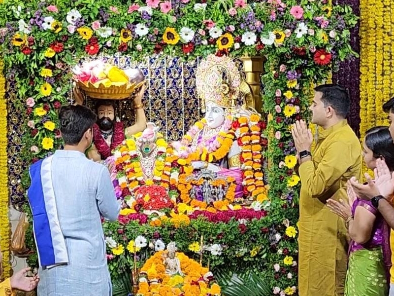 Thousands of devotees turned up for the night's Maha Aarti | રાત્રિની ...