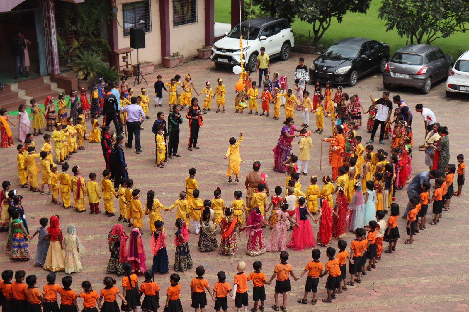 Traditional Janmashtami celebration at Gyanganga School, Vapi Chiri ...
