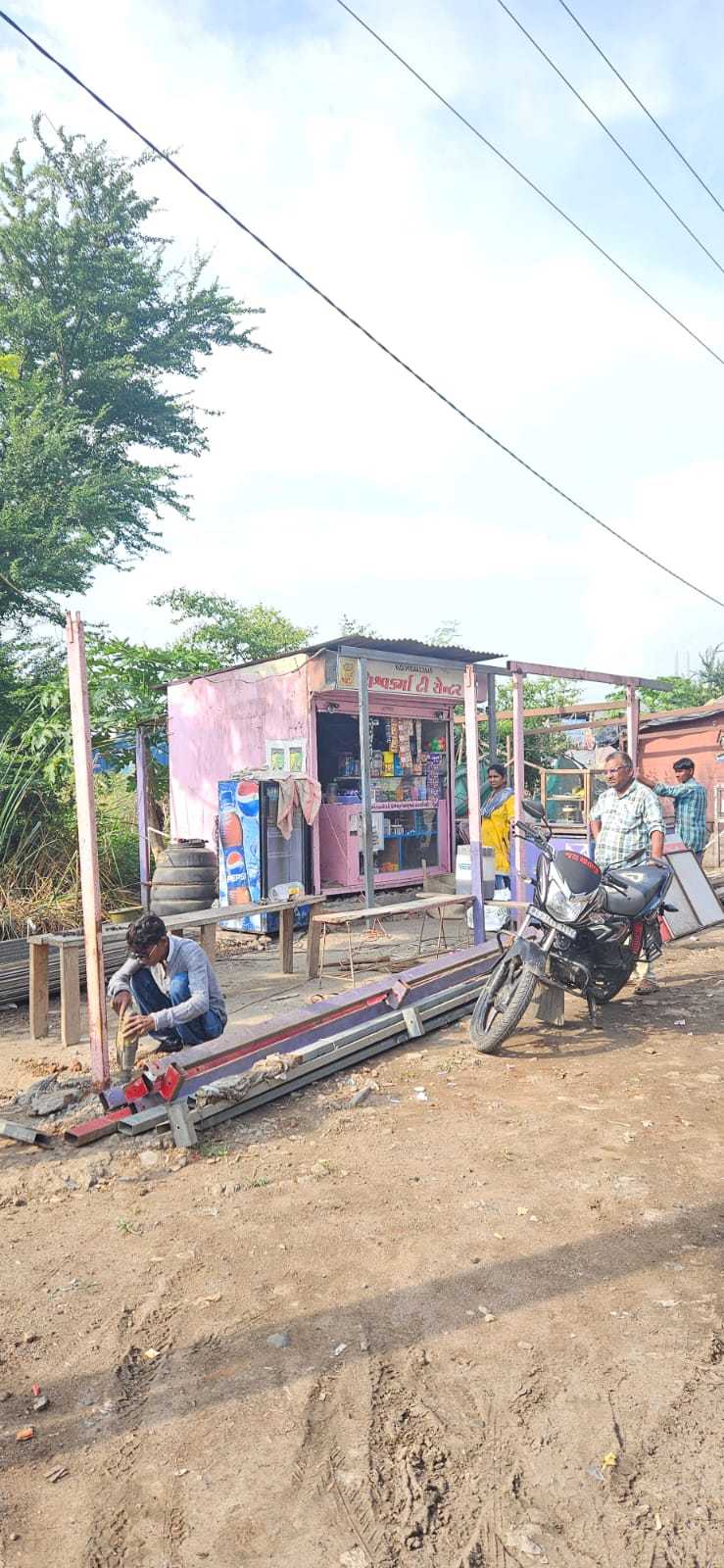The management of the cabins near the GEB Chowk in Wagra removed ...