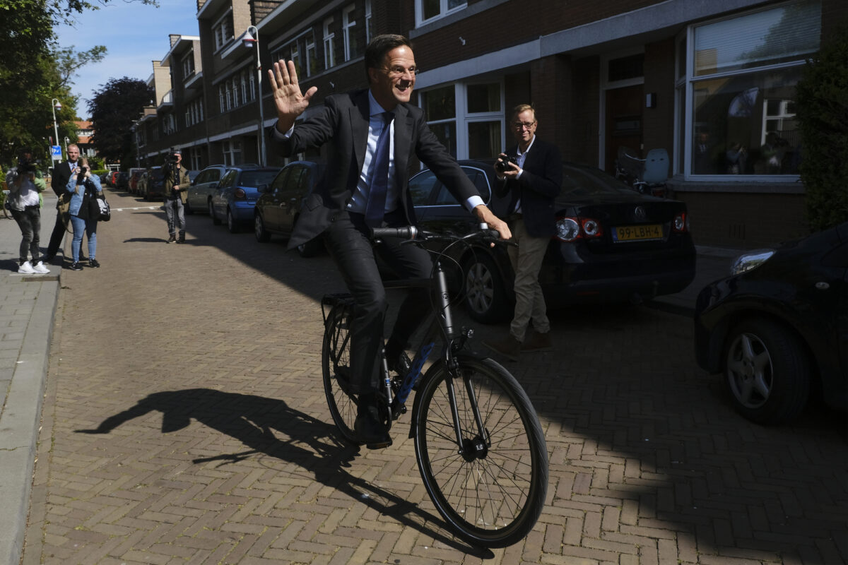 See VIRAL VIDEO: PM of Netherlands mark rutte Despite being the PM, as ...