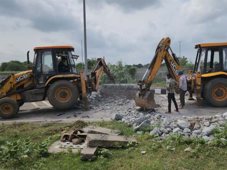 The corporation built a chamber 3 feet above the surface of the ...