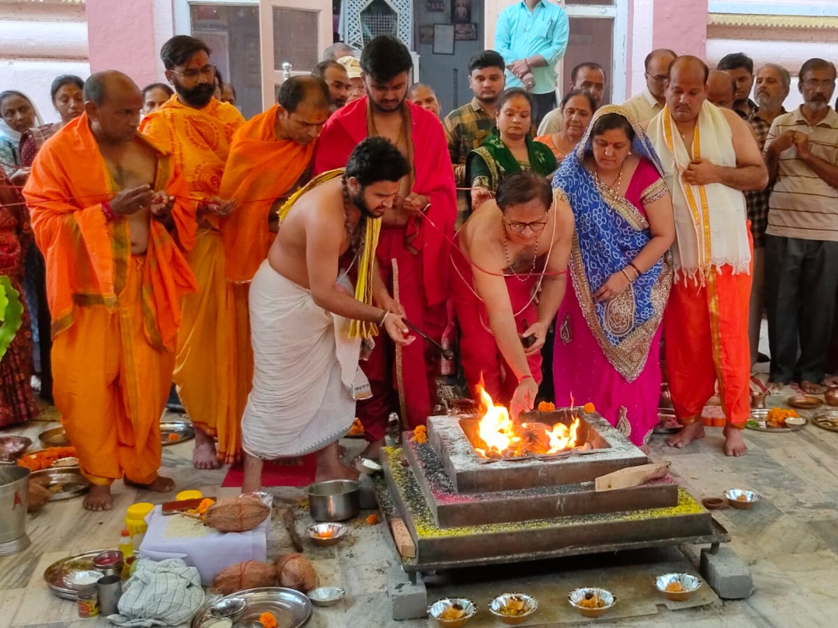 Patan Siddhanath Mahadev Temple performed the Homatic Lagurudra Yajna ...