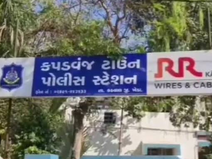 Parineeta's house was broken by a gambling husband | પરિણીતાનો ઘર સંસાર ...