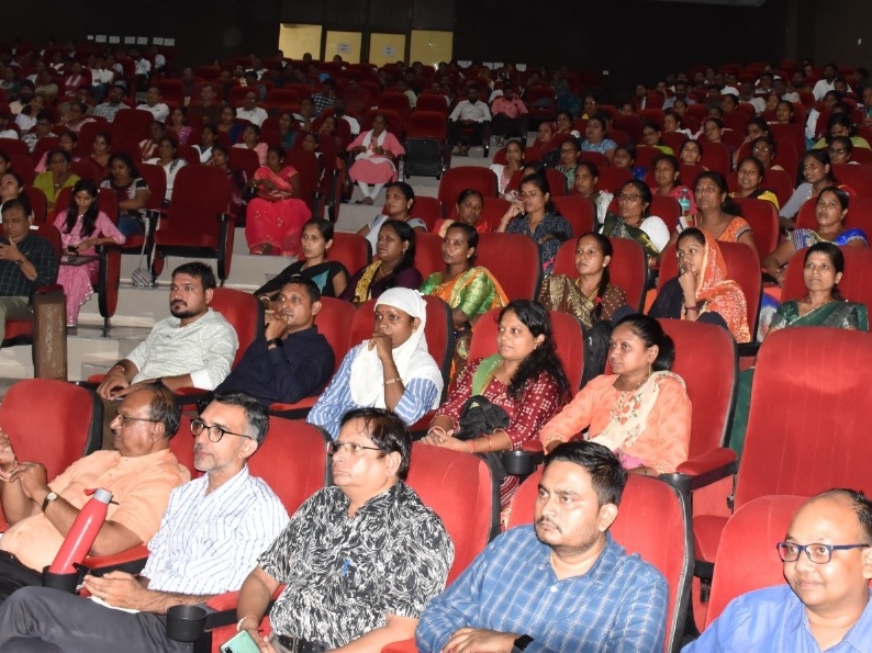 Valsad District President Alkaben Shah launched the Ayushyaman Bhavah ...