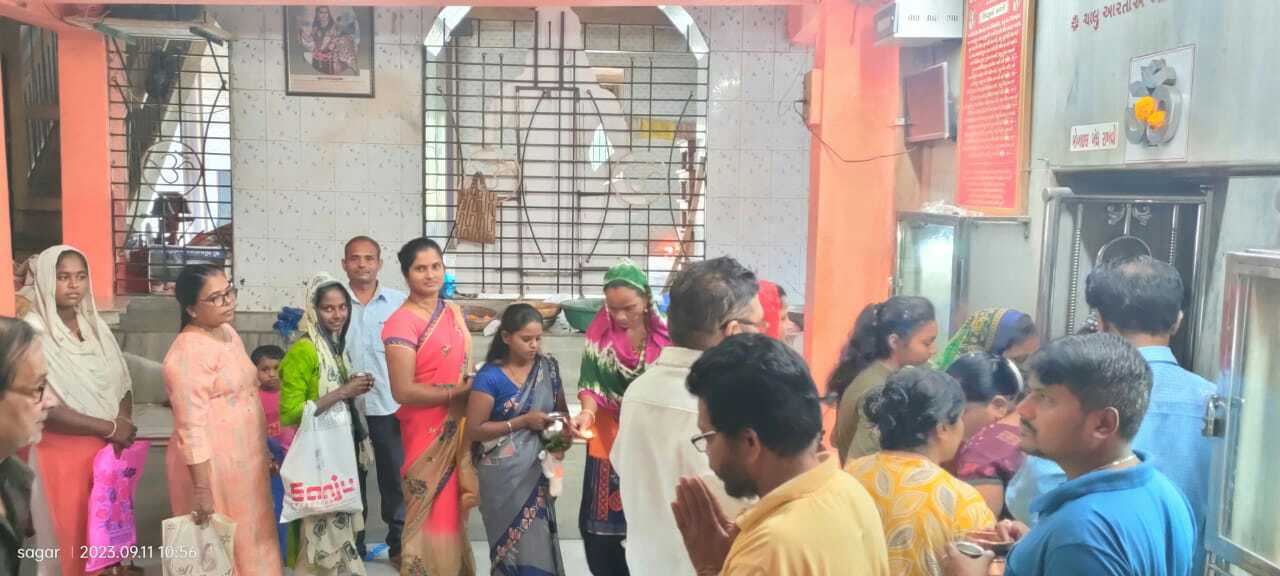 Devotees thronged Vansada Raj Rajeshwar Mahadev Temple in large numbers ...