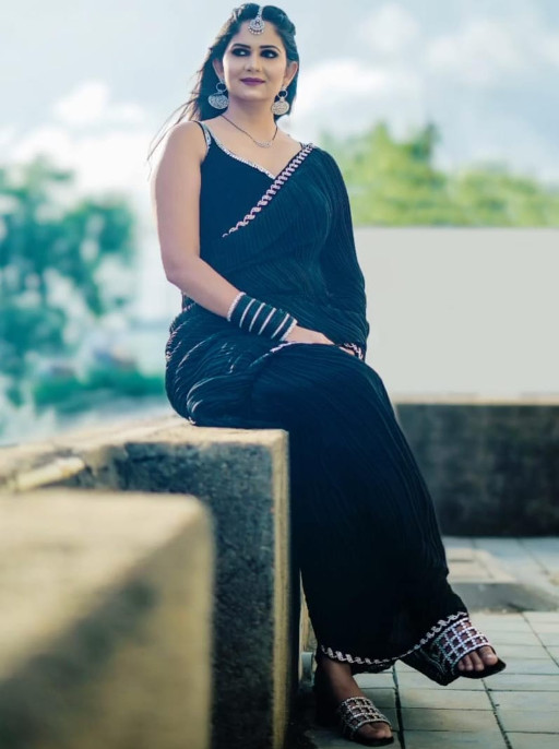 'Ijjat se geneka, kisisse dharneka not, nor MLA se no.' | રીલ્સ બનાવી ...