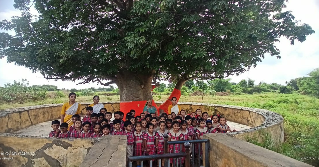 The students of Dayapar PM Vidyalaya Shishu Vatika visited Kamleswar ...