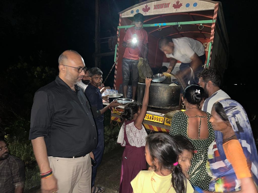 Wagra MLA Arun Singh Rana has been running a kitchen for 2000 flood ...