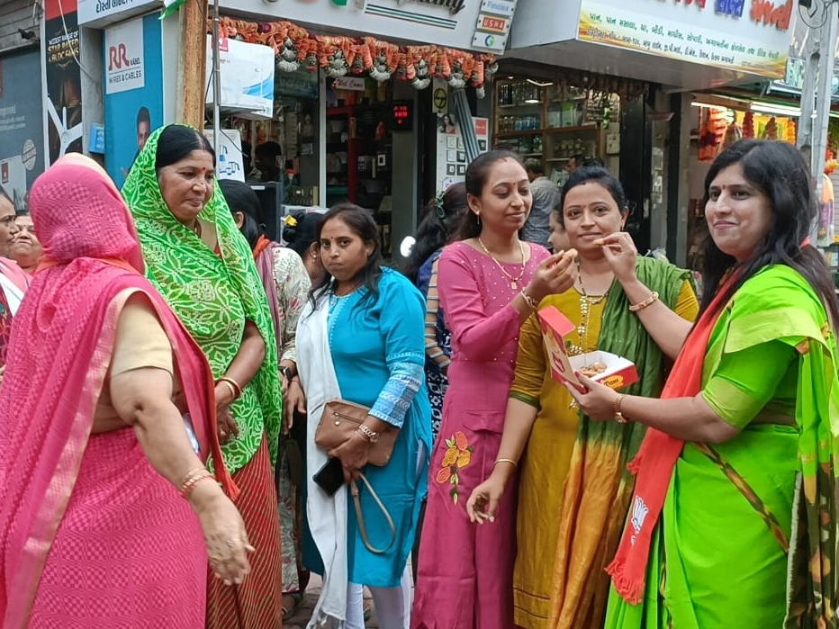 Women of Devbhoomi Dwarka district BJP welcomed Nari Shakti Vandan Act ...